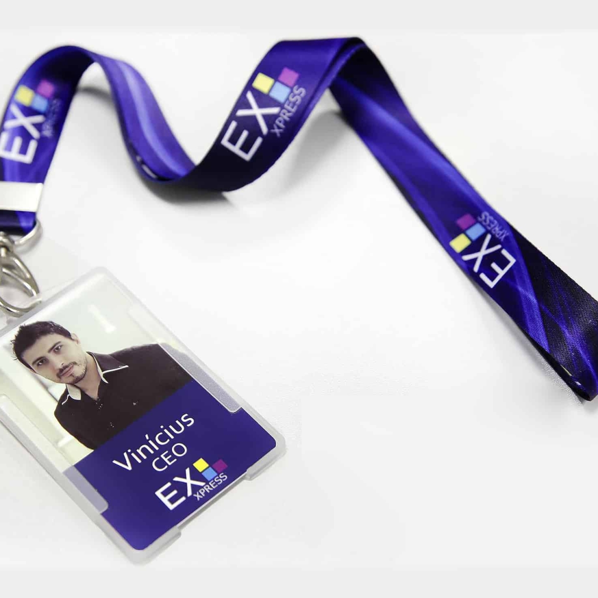 A História do Crachá - Exxpress Crachás