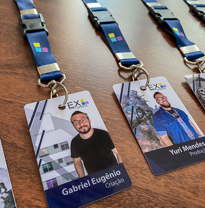Crachás para eventos: importância e benefícios do uso - Exxpress Crachás
